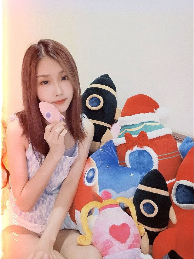 浪Live上的休息中👒Zoë: 我很開心擁有這些火箭娃娃 礙於我房間空間